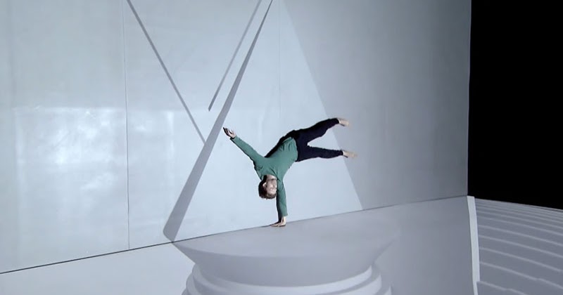 Beautiful And ‘Surreal’ Projection-Mapped Dance Performance By Sila Sveta