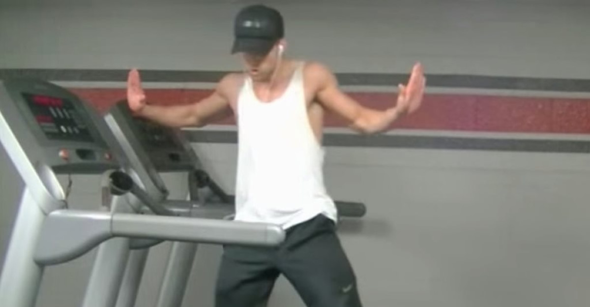 Watch This Guy Perform an ‘Uptown Funk’ Dance Routine on a Treadmill