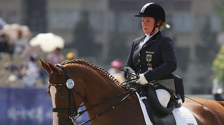 This Woman Without Legs Just Became An Equestrian Champion And An ...